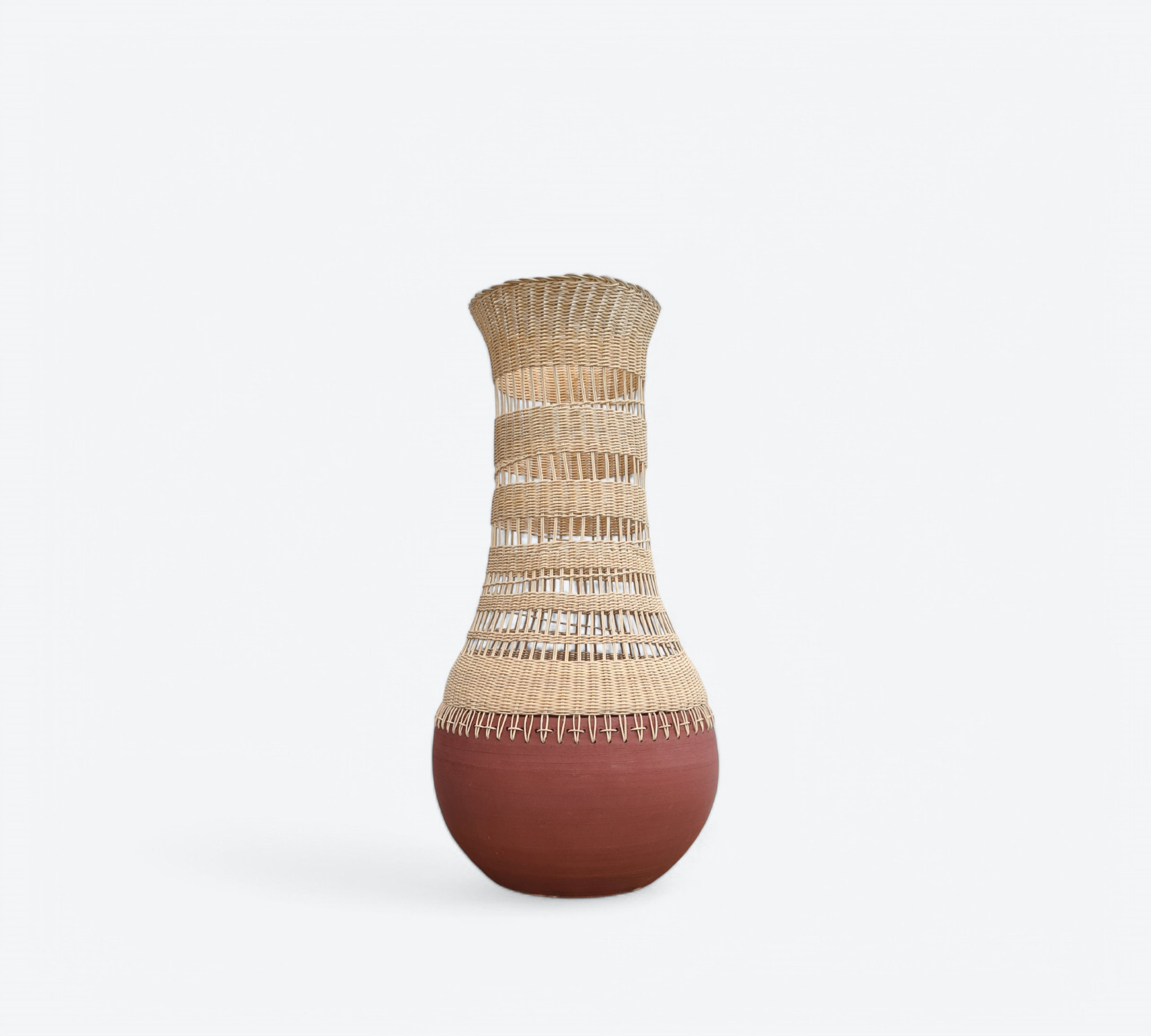 symbiose grand vase en rotin naturel